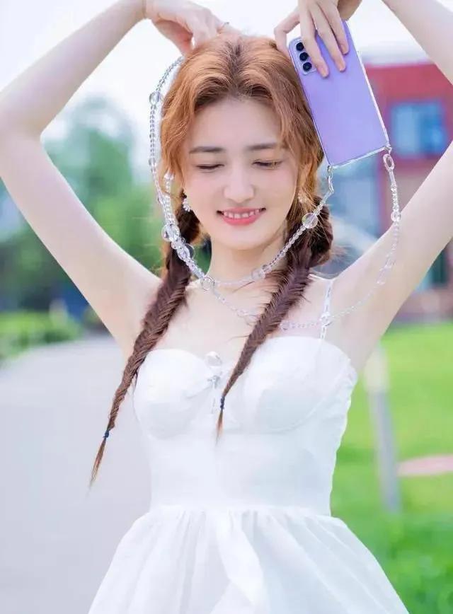 Actress Xu Lu - charming, smiling lady - iNEWS