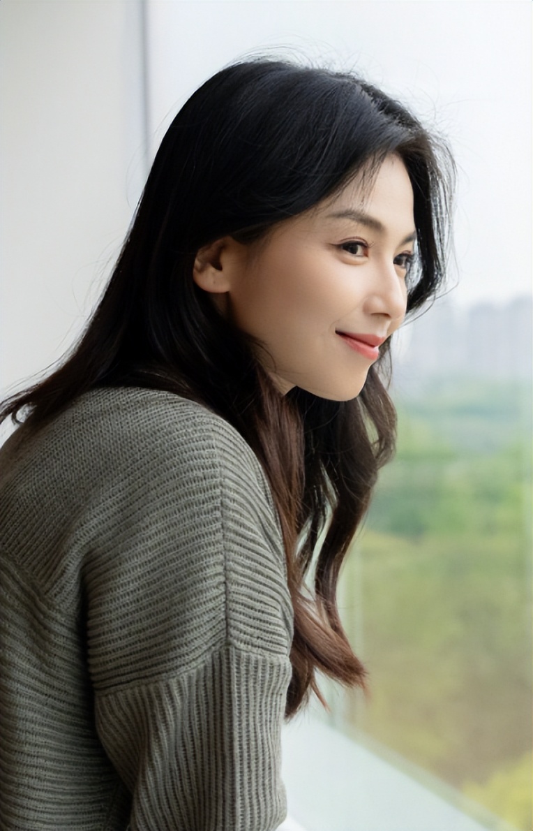 Liu Tao's daily attire - iNEWS