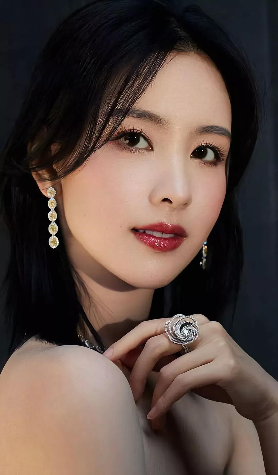 Pure, Elegant, Sexy and Charming——Chen Duling - iMedia