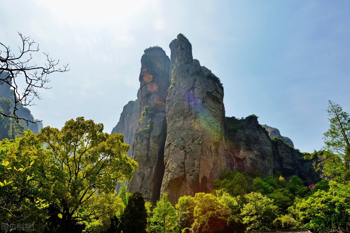 Follow the book to travel, appreciate the beautiful scenery of Yandang ...