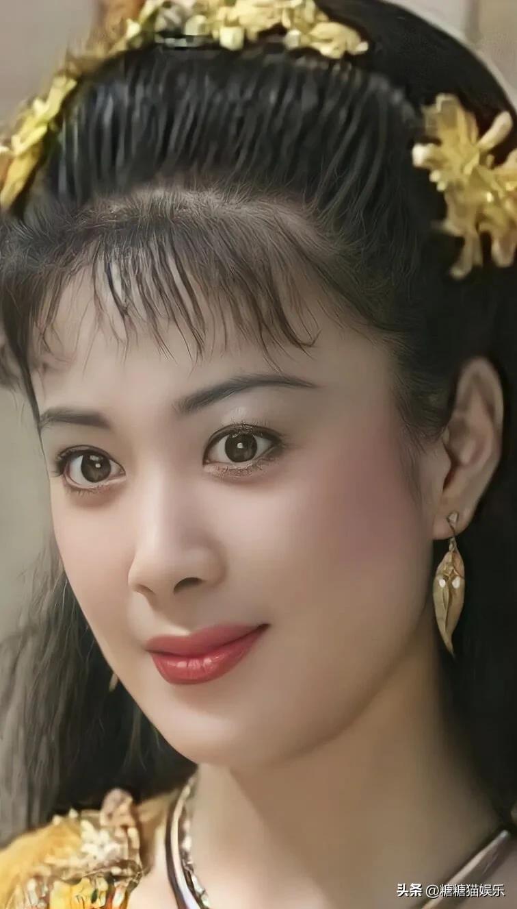 Fu Yiwei: Alluring the country and the city, beautiful as a flower - iNEWS