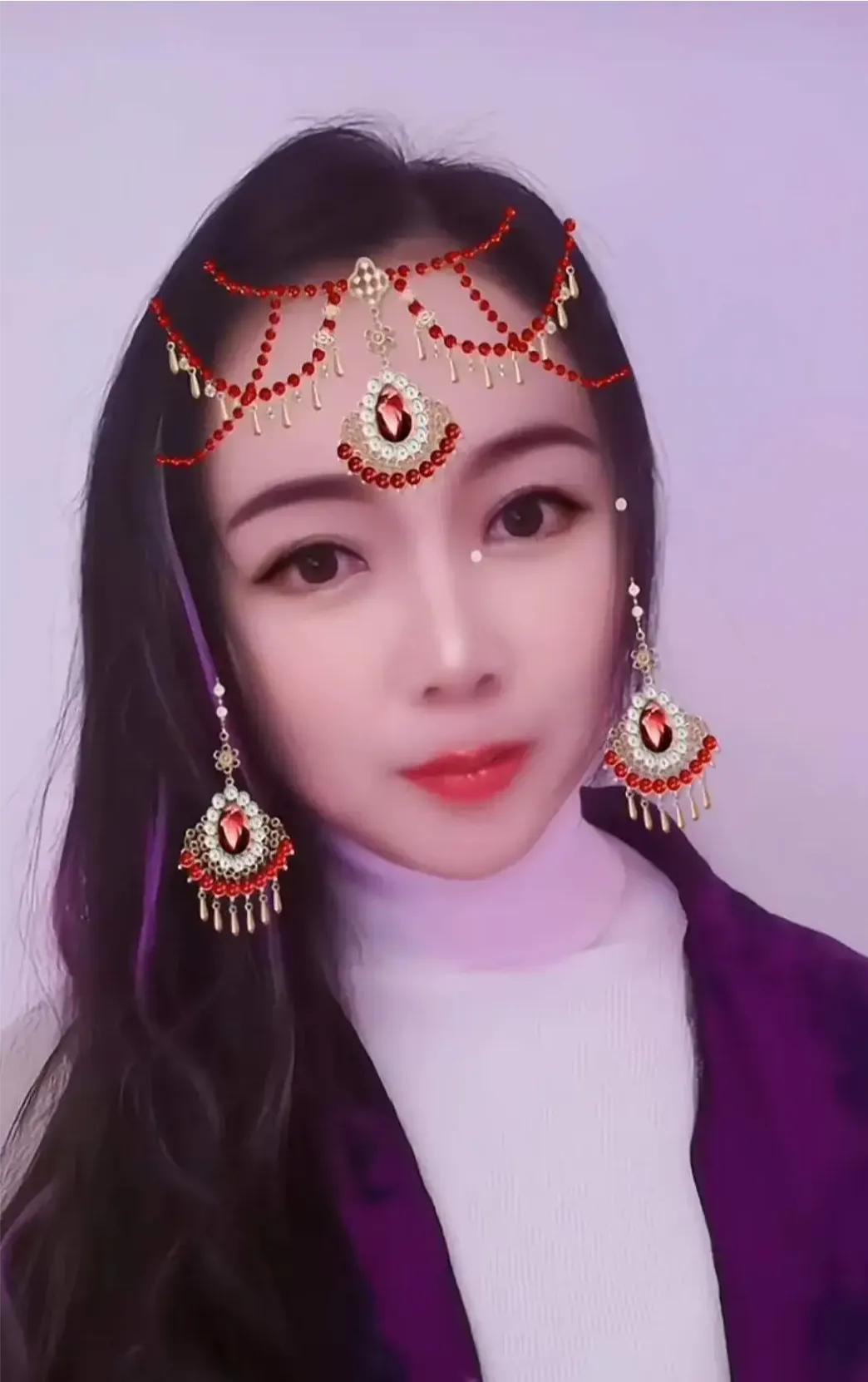 Which one is more suitable for the theme song of "Balintana" Tengger Meng Wenhao Yang Yulian - iNEWS