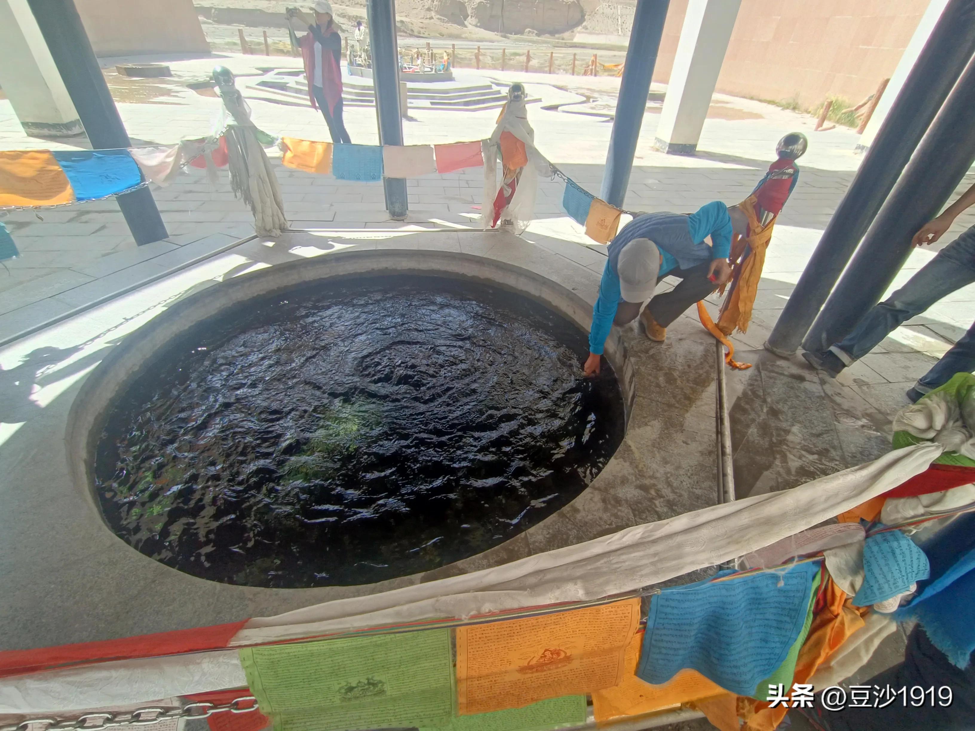 Walk into Kunlun Mountains and taste the holy spring water on earth - iNEWS