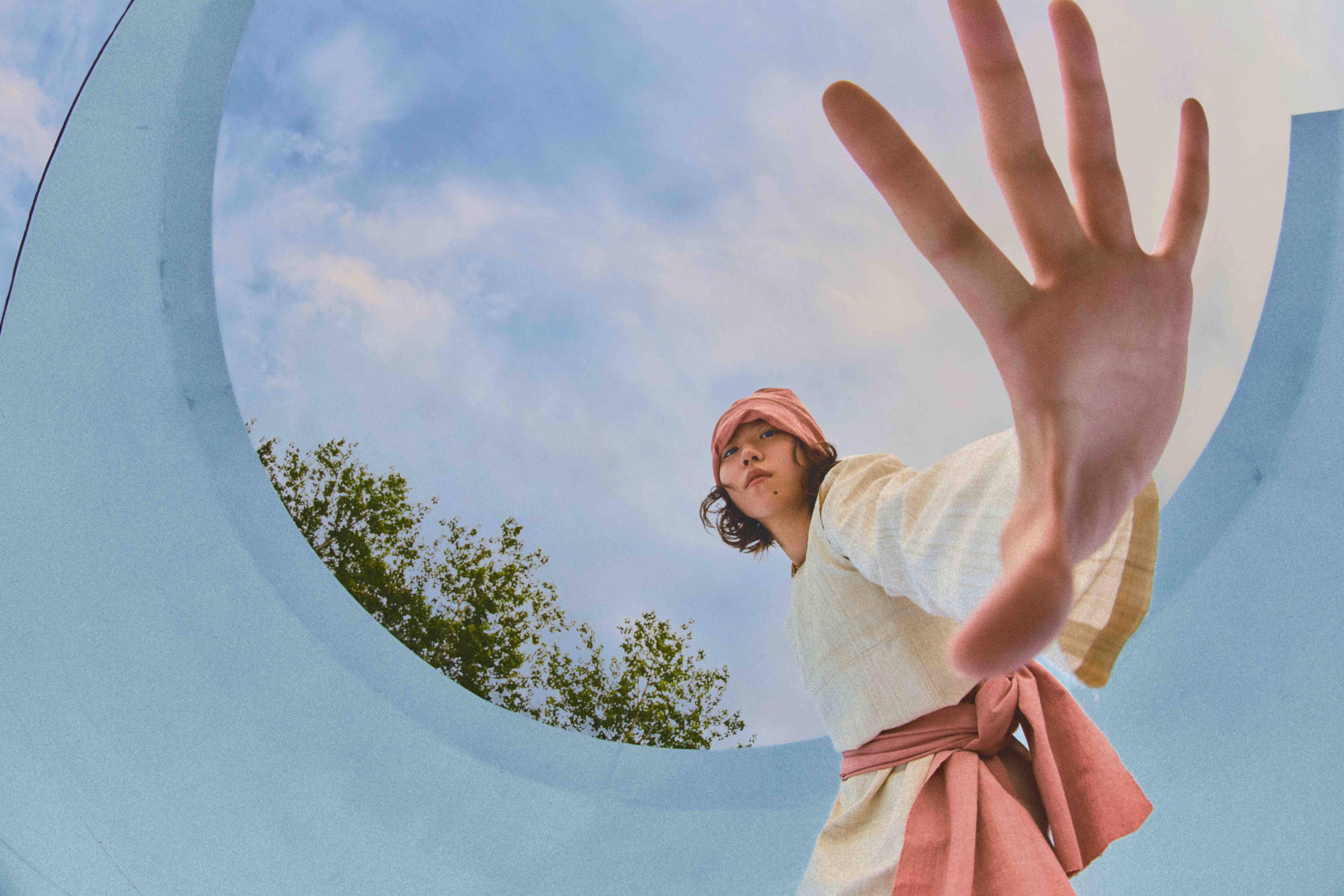 The first single "Monday" of Dou Jingtong's first Mandarin album ...