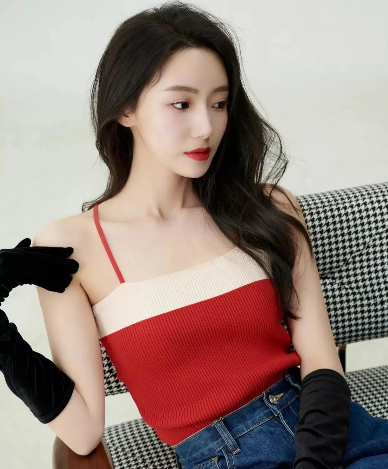 Yu Zhihui, Hong Kong style photo, beautiful and sassy - iNEWS