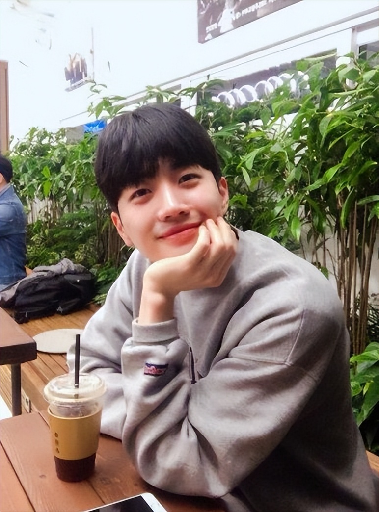 10 things to know about "Little Girl" Jiang Xun, who participated in ...