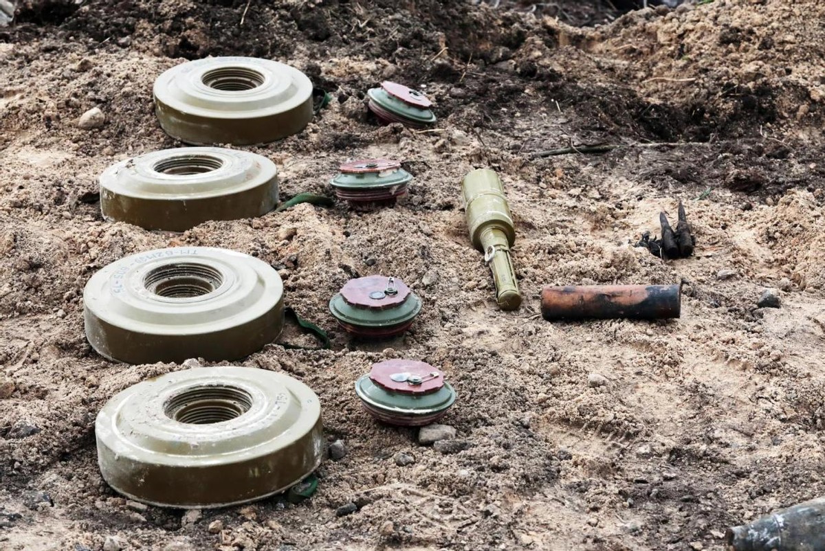 The Ukrainian Army is in a desperate situation, with 5 mines per square ...