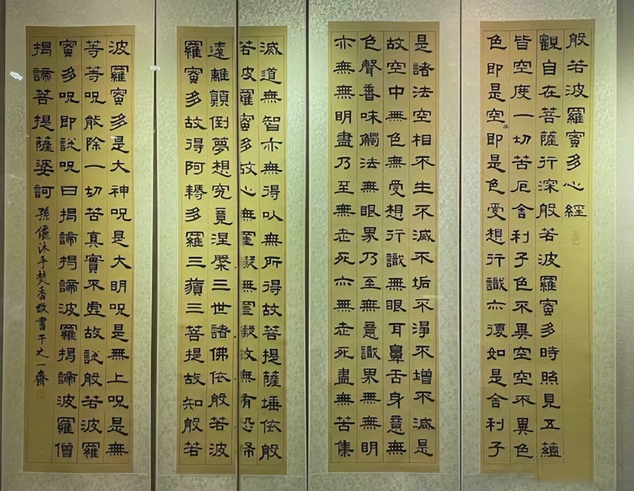 Sun Li Suyan participated in the children's charity sale. She was ...