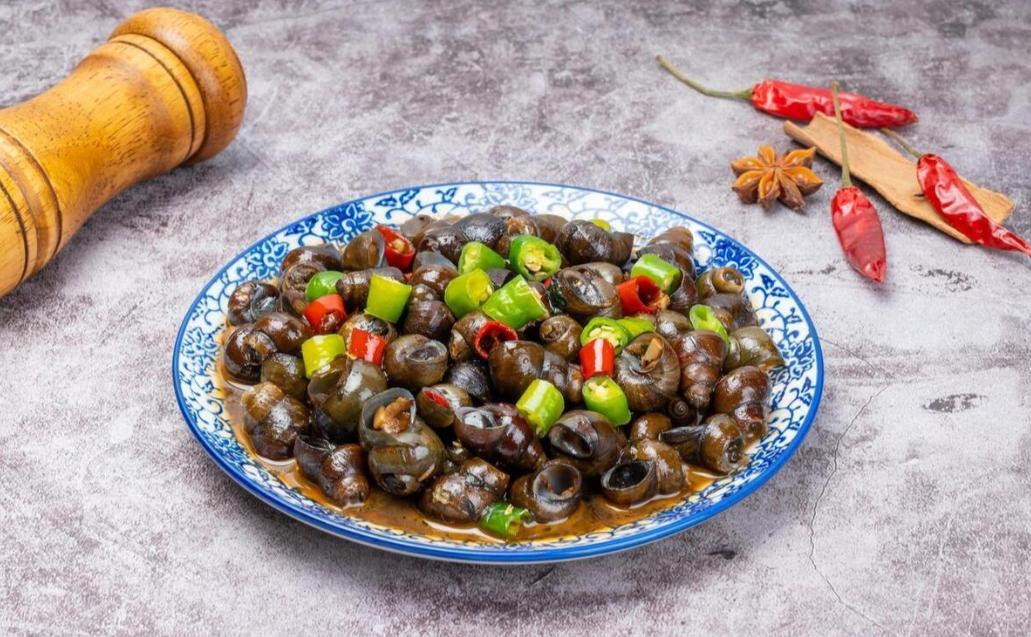 Stir-fried snails, an authentic seafood delicacy, delicious taste, one ...