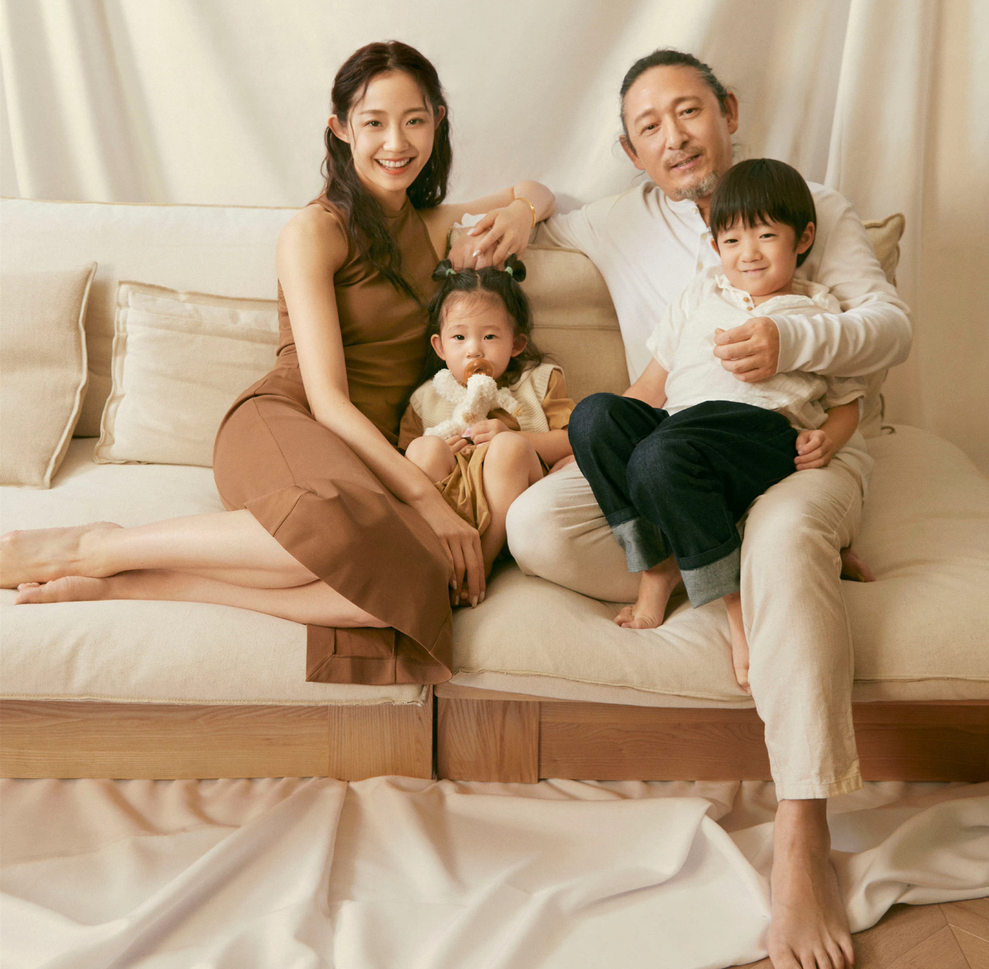 The 54-year-old Sambo family appeared on the cover of a magazine ...