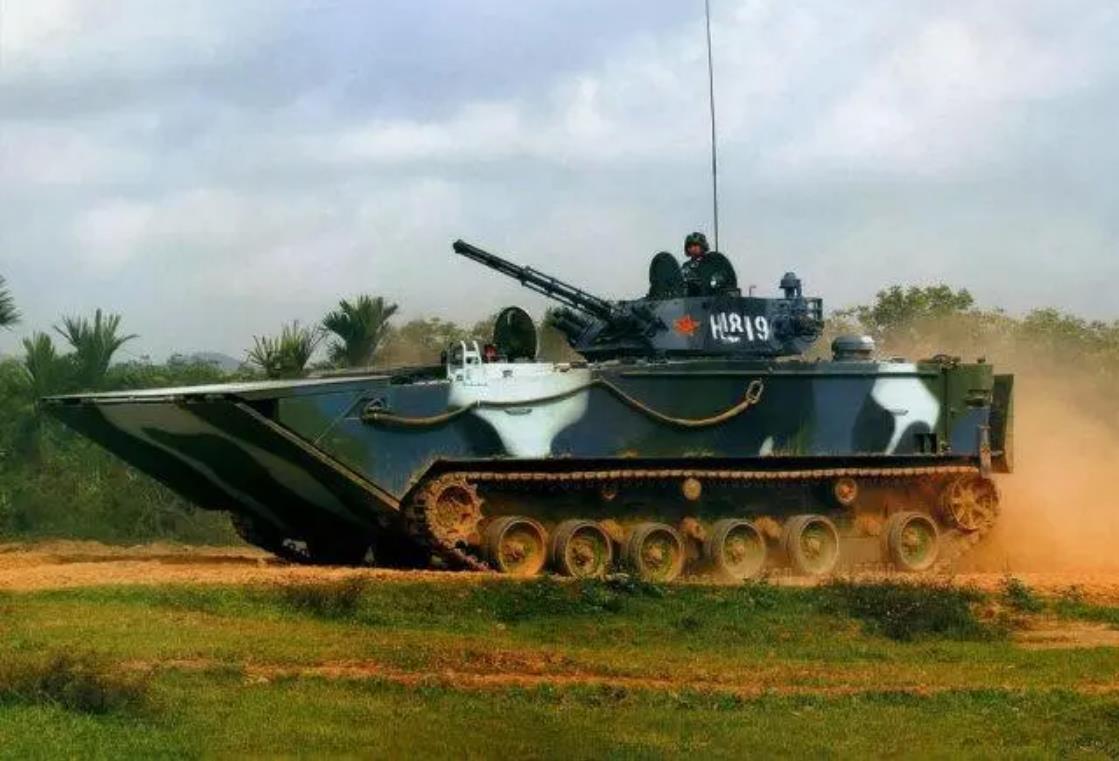 Cannons in cages: Why do Chinese and Ukrainian infantry chariots have ...