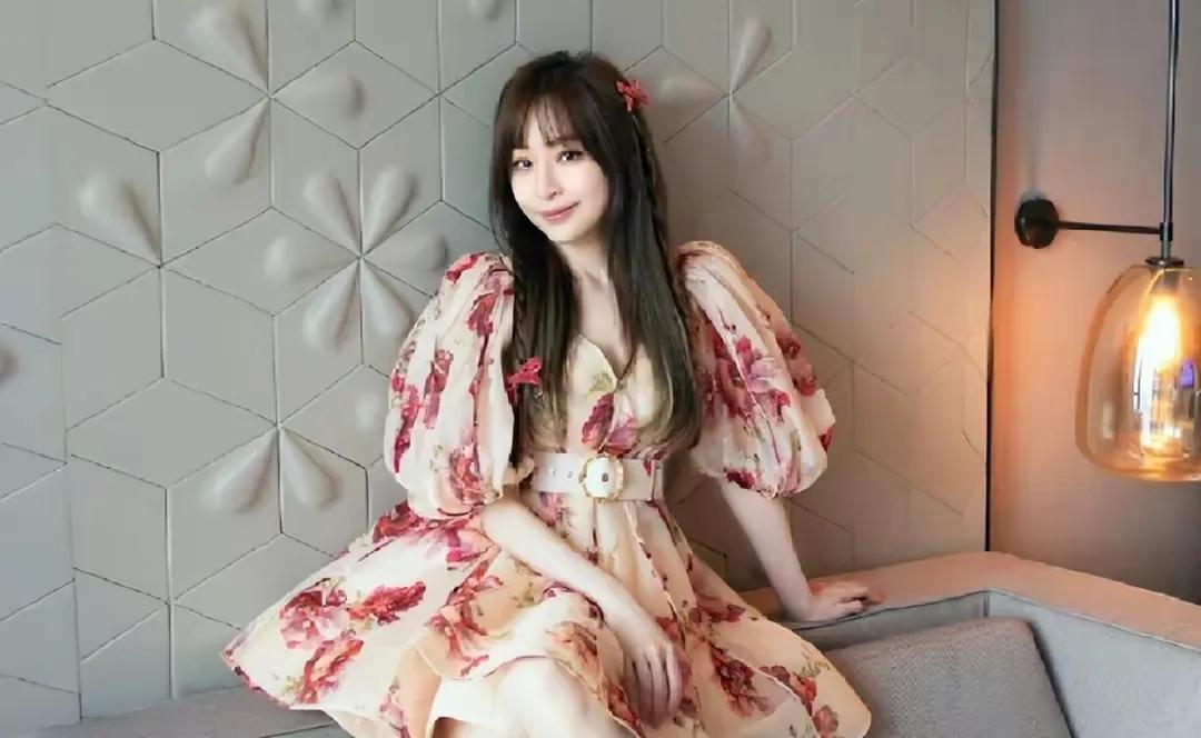 "Sweetheart leader" Wang Xinling returns to the stage and detonates ...