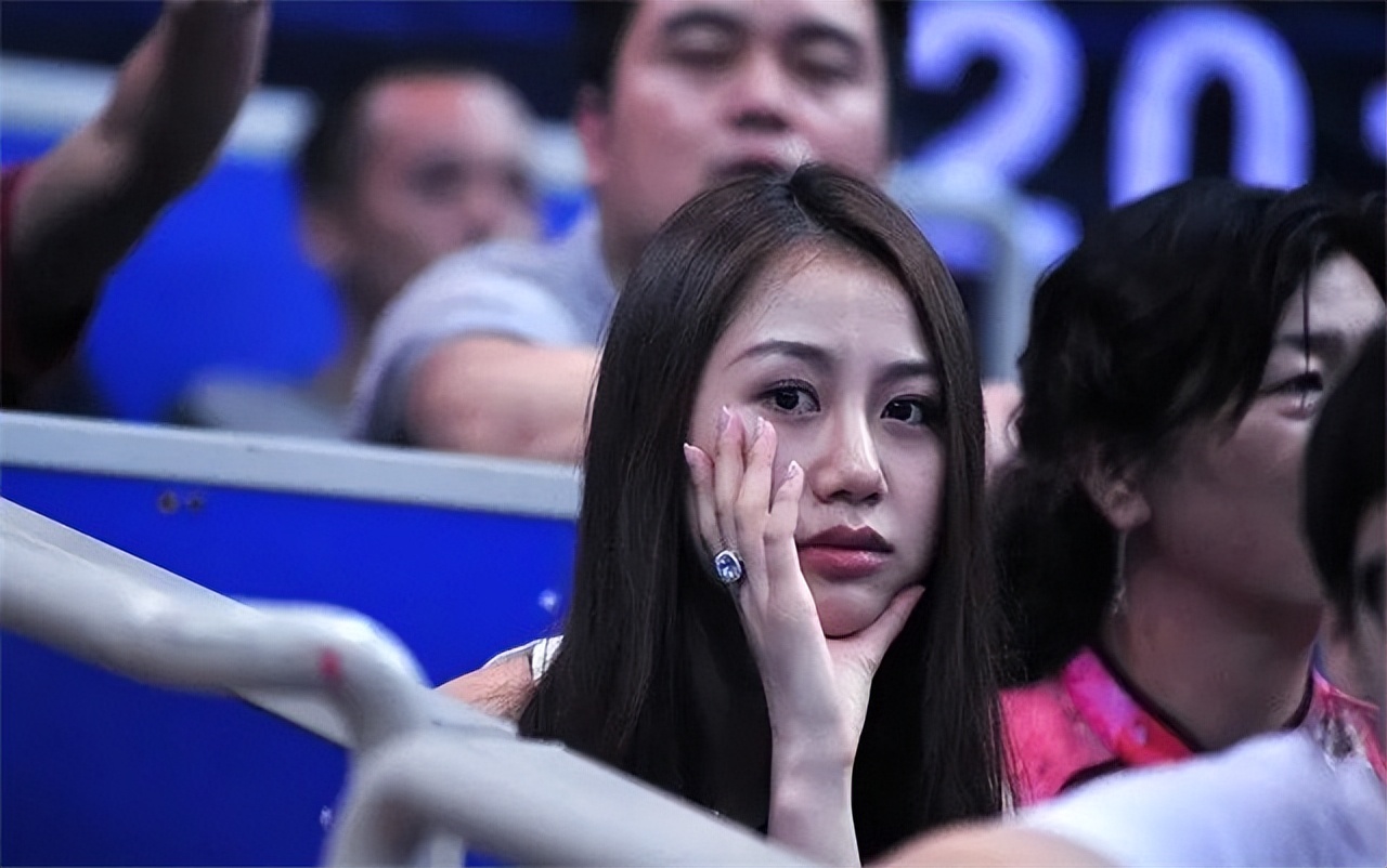 Current Situation of Sun Yue's Wife Chen Lu: Playing Golf and Wearing Famous Brands - iNEWS