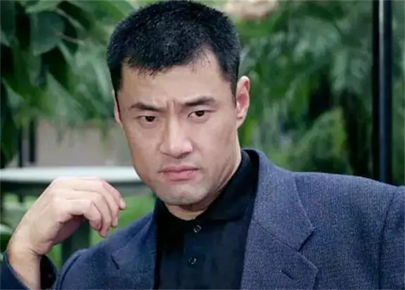 Yu Rongguang made money to support his family and took care of the housework at home, but at the ...