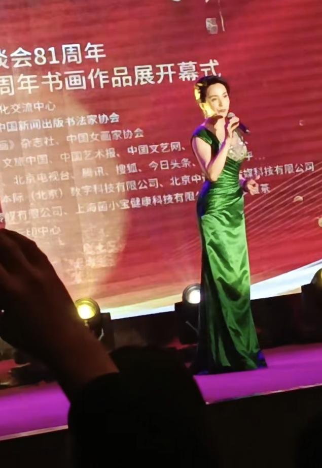 The 48-year-old singer Tang Can made a comeback and was invited to ...