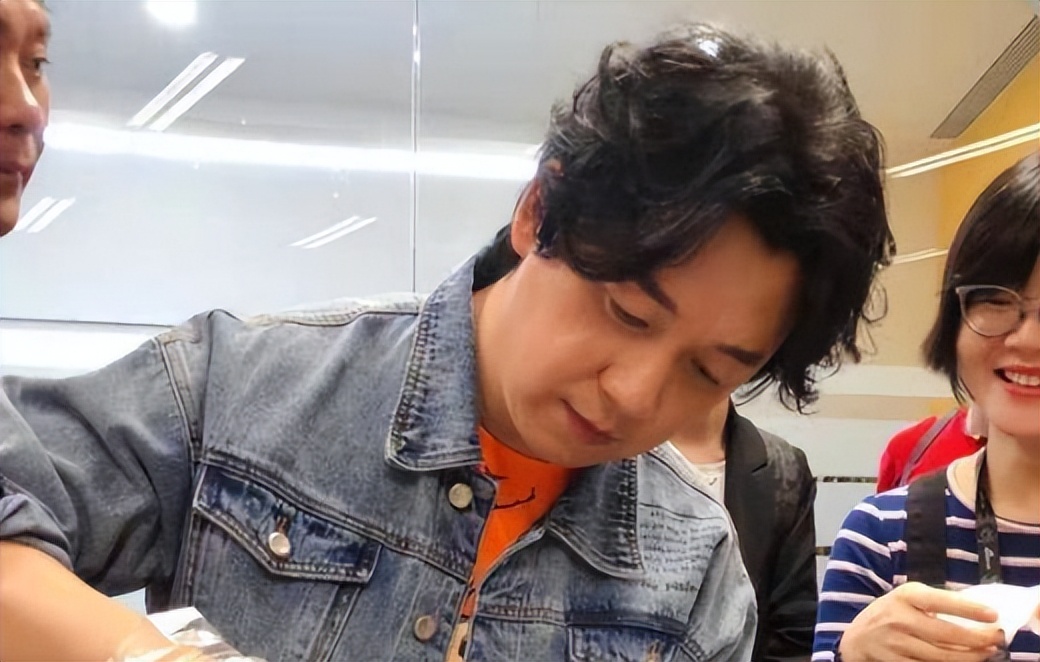 Pan Yueming's new love affair is suspected to be exposed! After being drunk, the female partner ...