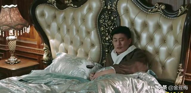 City of Light: His wife and Zhao Huaan opened a room, Rong Jia grabbed the bag on the spot, why ...