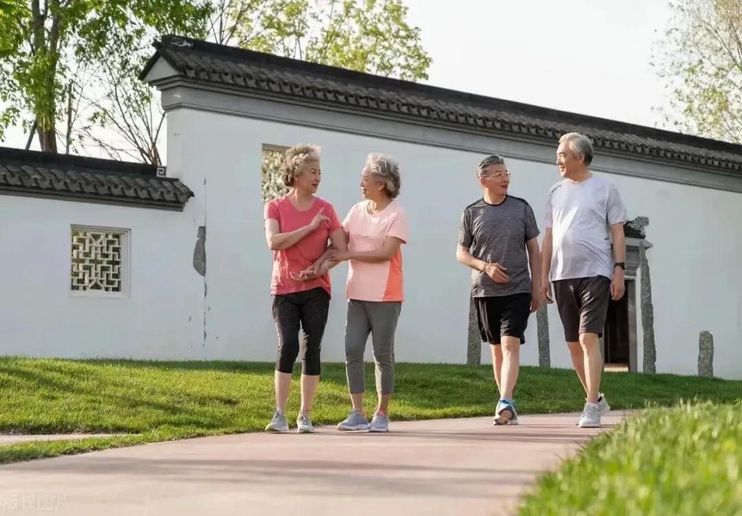 How about walking often? Old people over 70 years old, pay attention to ...
