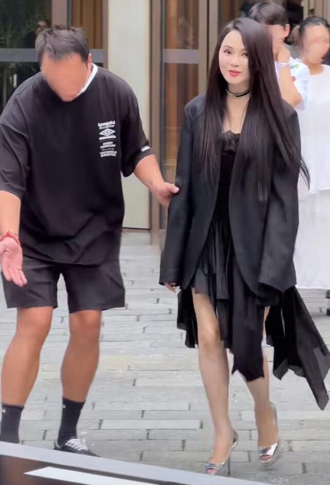 The actresses are more beautiful than others! Yi Nengjing bumped into ...