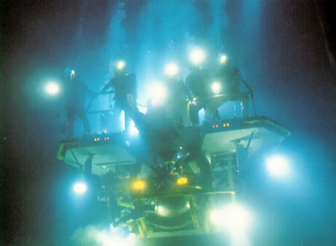 Underwater shooting and special effects technology in the movie "The ...