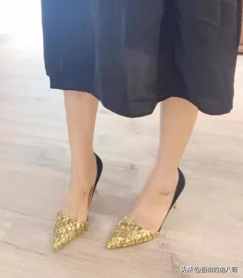 Fish scale hollow stiletto shoes - iNEWS