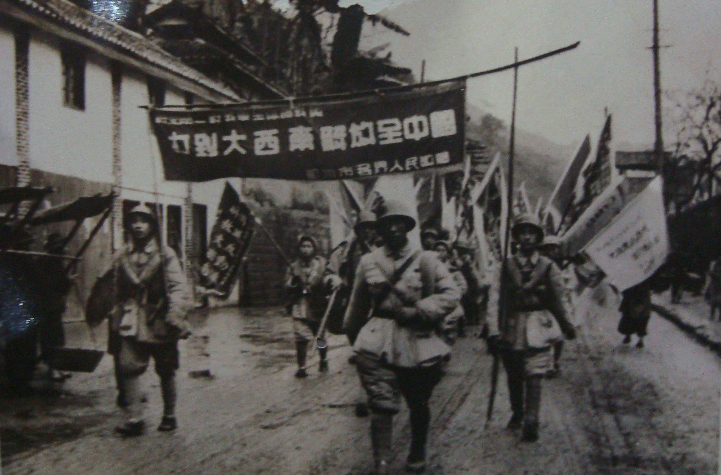Liu Bocheng angrily asked Wang Jinshan why he rummaged through boxes in ...