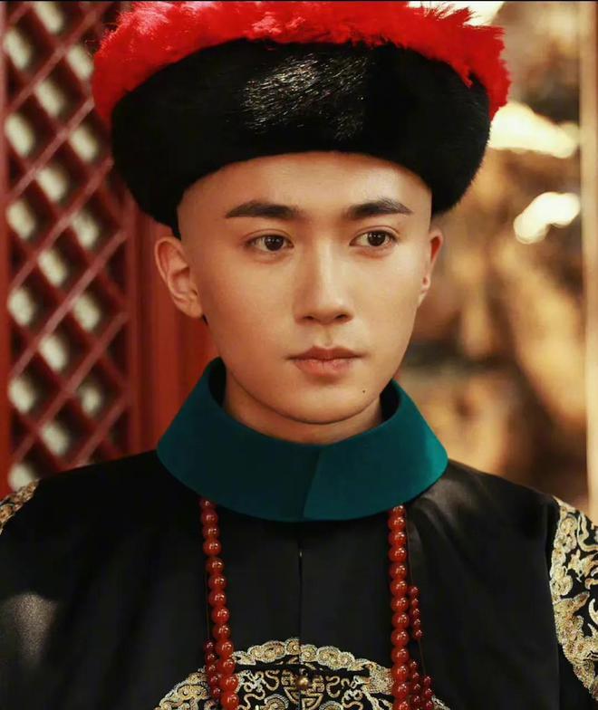 Yu Zheng's new drama strongly praises Luo Zekai. Netizens say that he is a combination of Chen ...