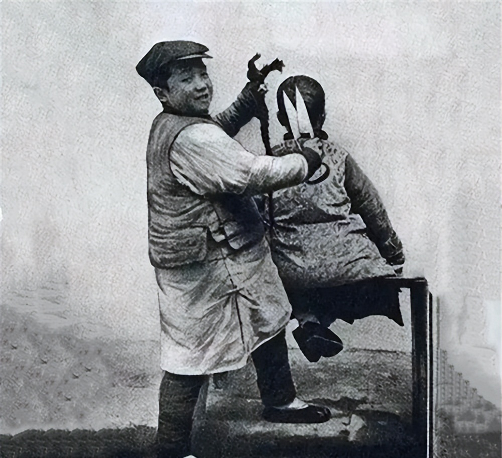 Why did men in the Qing Dynasty have long braids? - iNEWS