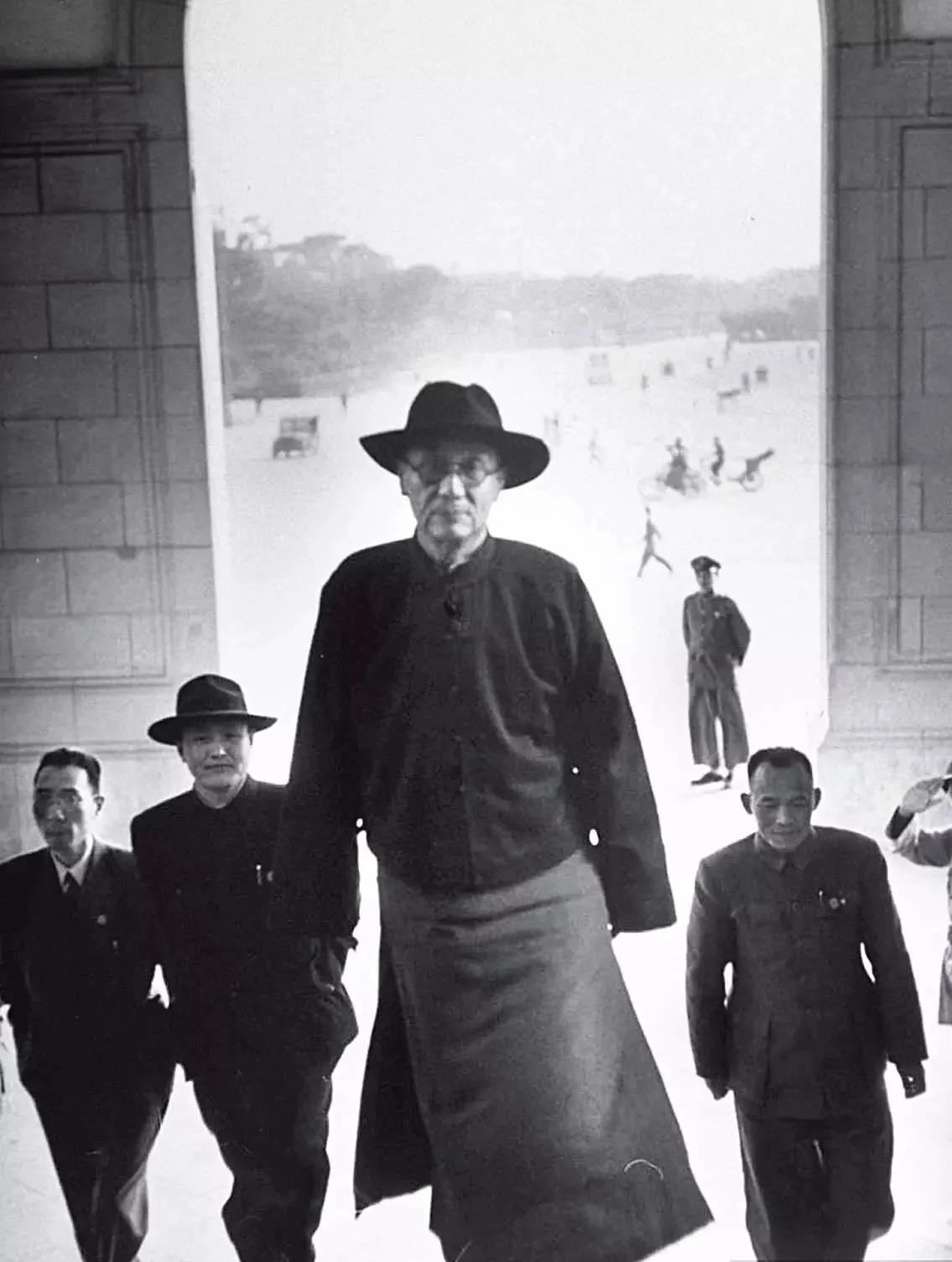 In 1947, Yan Xishan's family portrait, the ending of several sons, is ...