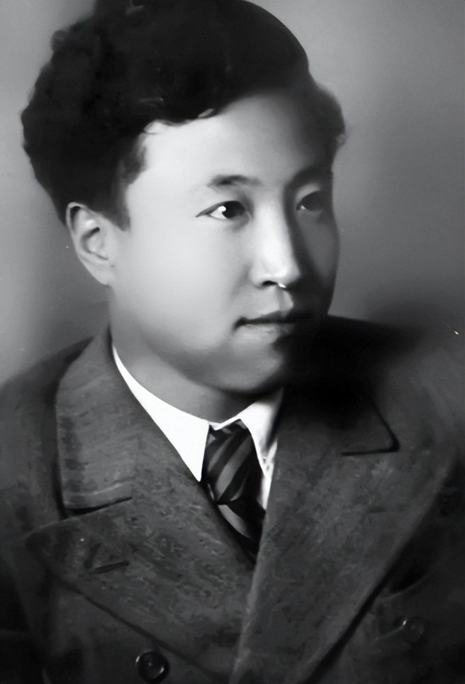 After Peng Xuefeng sacrificed, someone pursued Lin Ying. She took out ...