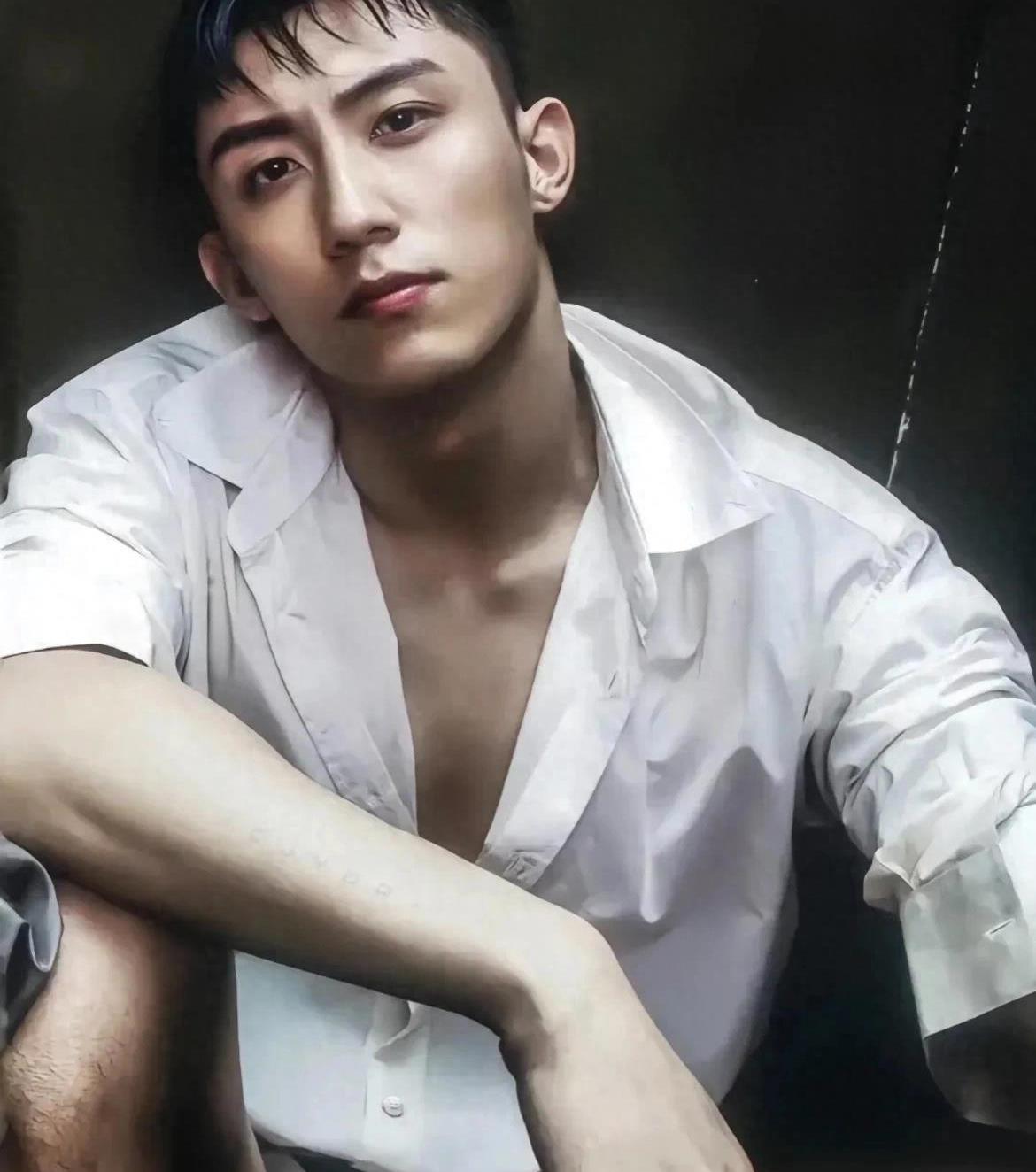 Huang Jingyu, a tough guy special soldier and a sober macho man in the ...