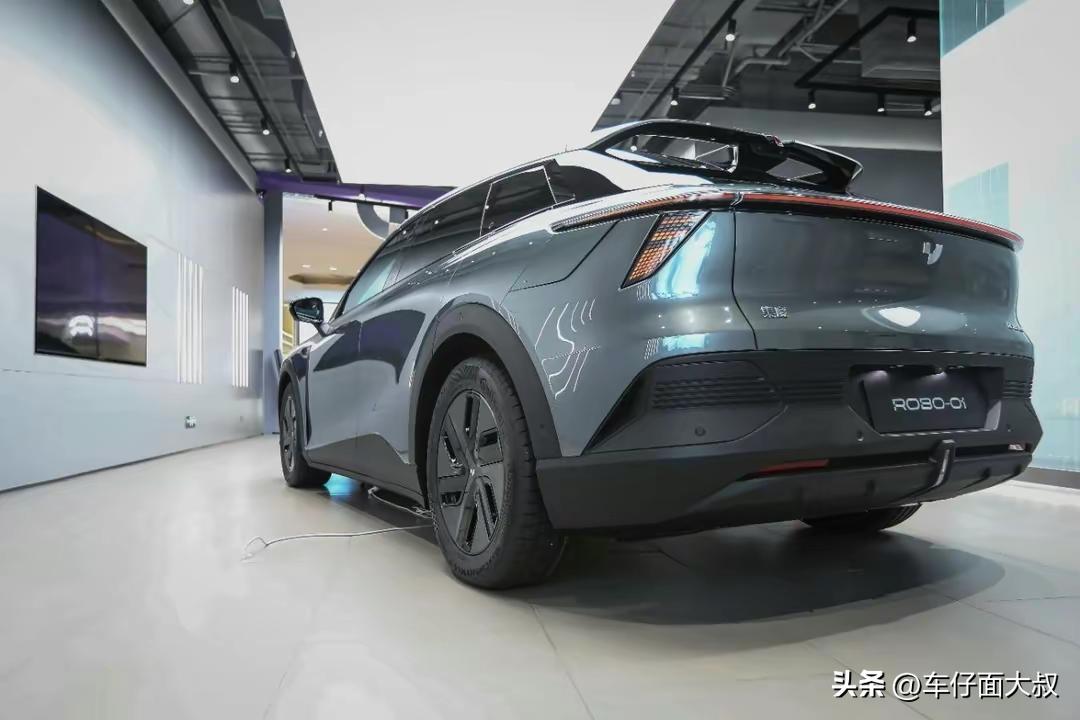 Uncle Che Zai Nian: Jidu ROBO-01 explores the store, it is smart enough ...