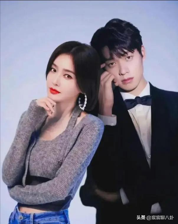 Wei Daxun Qin Lan's hand in hand on the way home - iNEWS