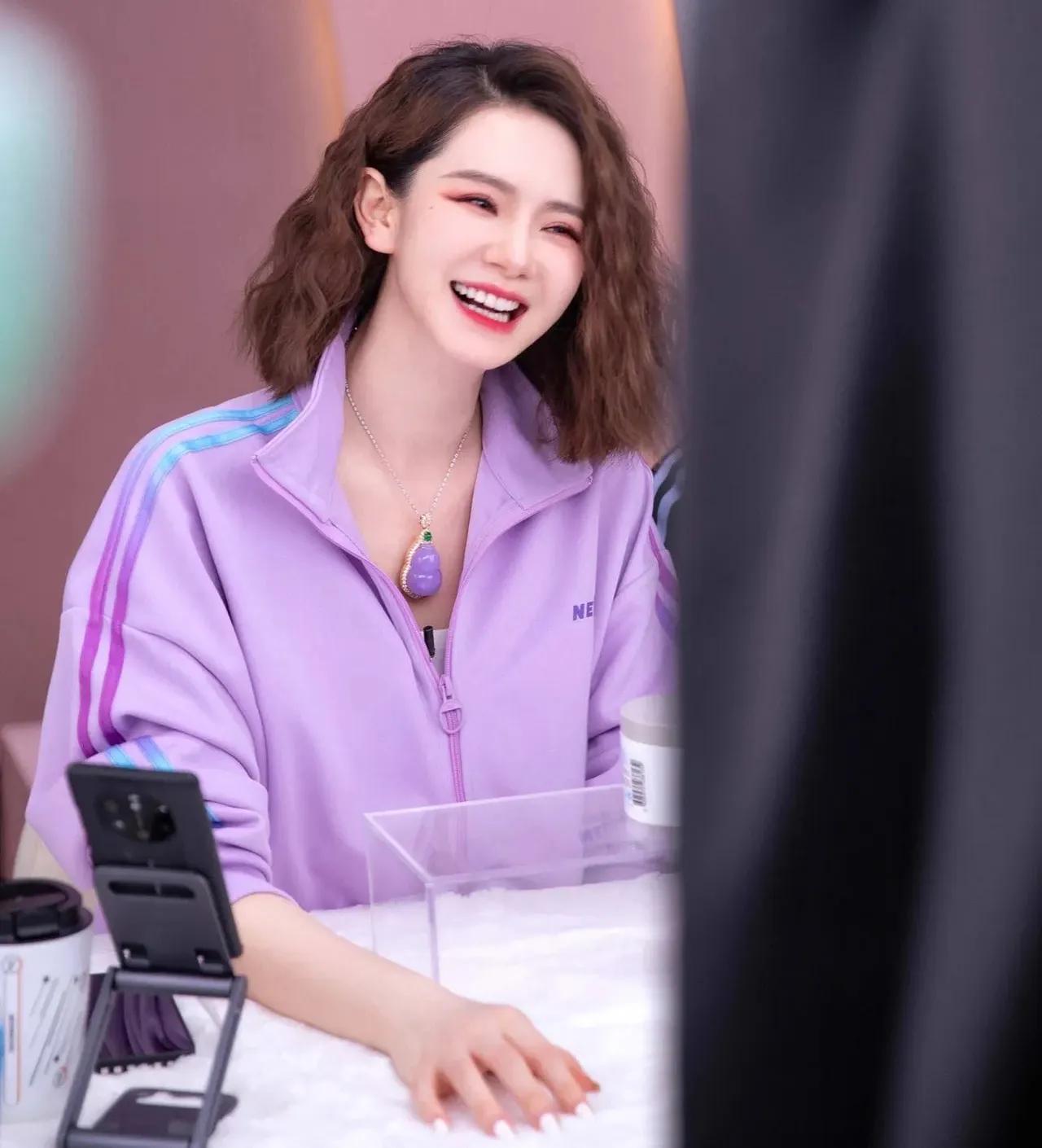 Qi Wei beautiful girl - iNEWS