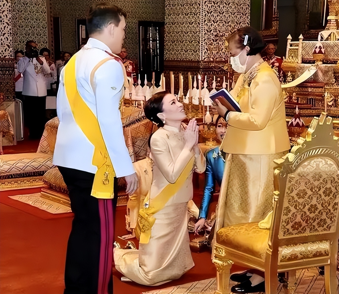 Suthida's status has soared!Seeing Sirindhorn, she doesn't need to kneel and bow down, she just ...