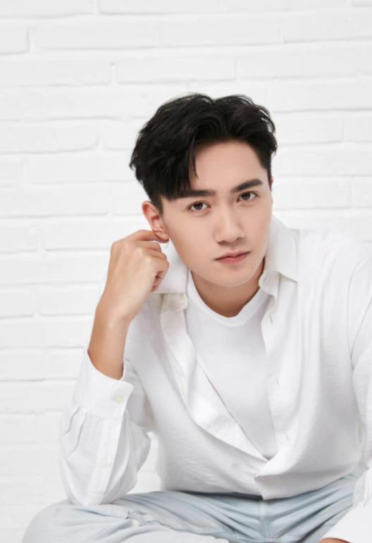 Huanyu Film and Television signed a newcomer, Yu Zheng bluntly said ...