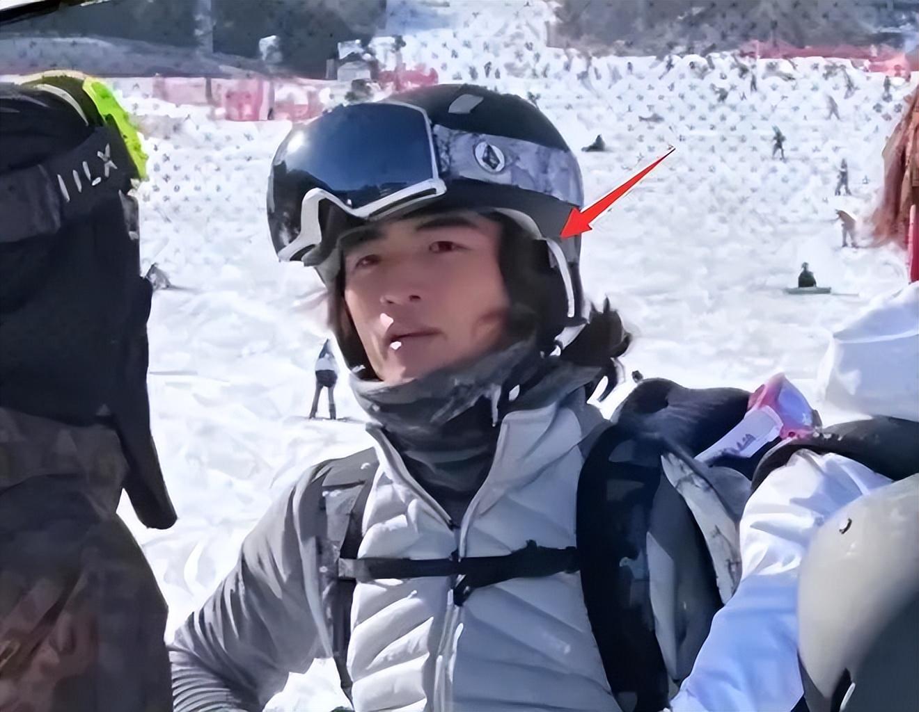 Nicholas Tse rarely travels with his eldest son! Multiple frontal ...