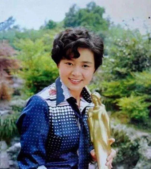 The most popular movie star in the 1980s, won four consecutive awards ...
