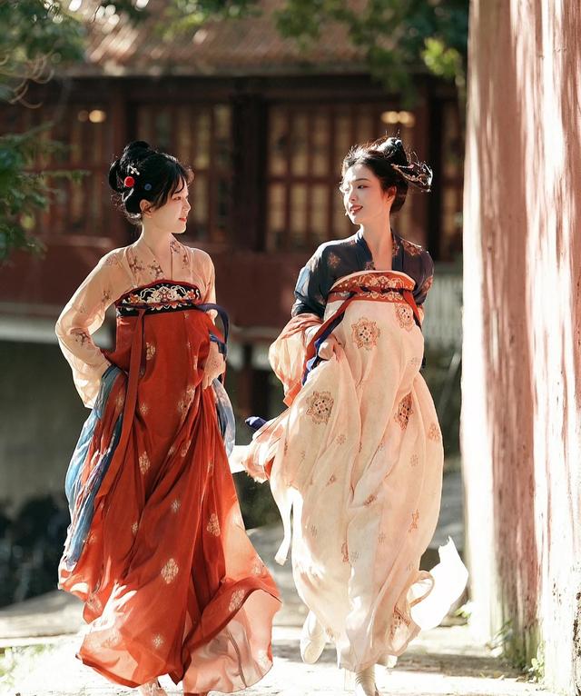 The bright and everyday "Tang Style Hanfu" is very beautiful for spring ...