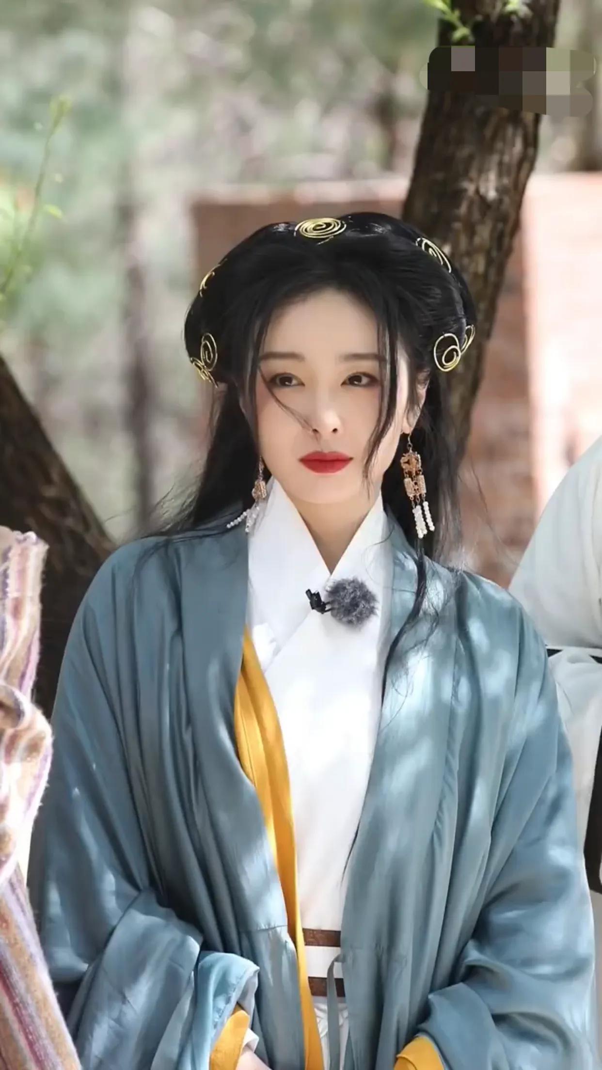 Gao Ye's ancient costume was exposed, and he faded away and became a ...