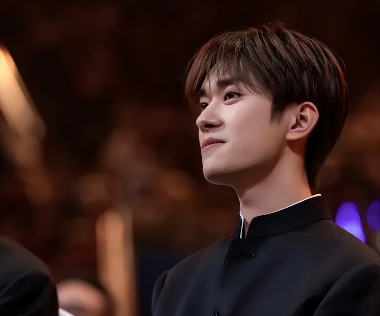 Yi Yang Qianxi ran with him again? A handful of melon seeds robbed an ...
