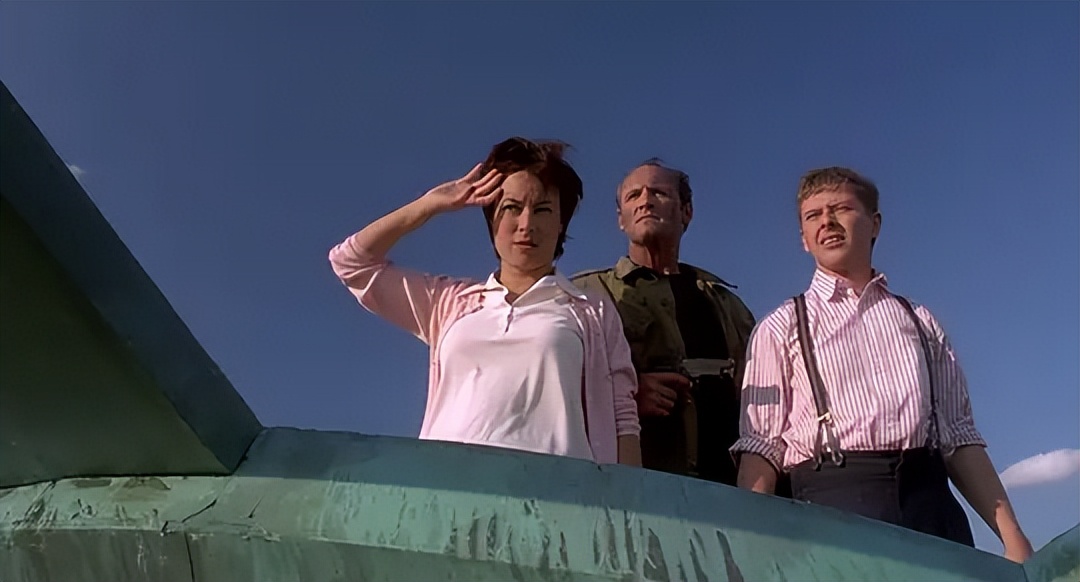 In "The Wrong Man", how does the director use comedy elements to show ...