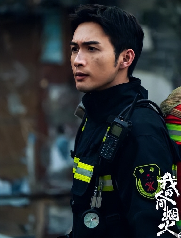 What a change! The 34-year-old male star partner Yang Yang played the ...