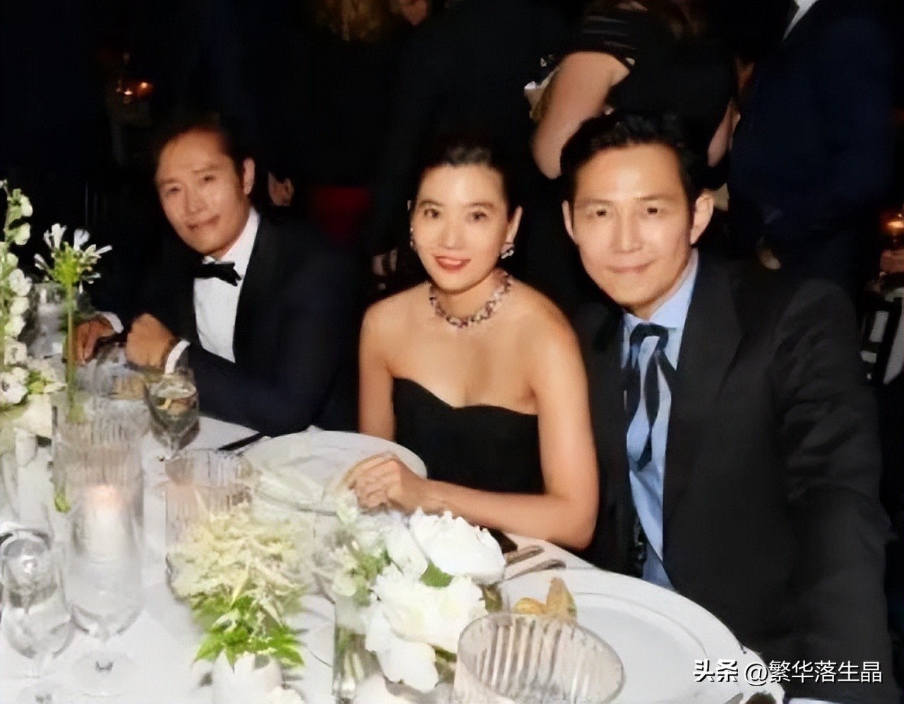 Lin Shiling and Li Zhengzai participated in the event, wearing a white ...