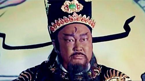 Pack black charcoal?Smoky makeup?The fighter in the detective?The real ...