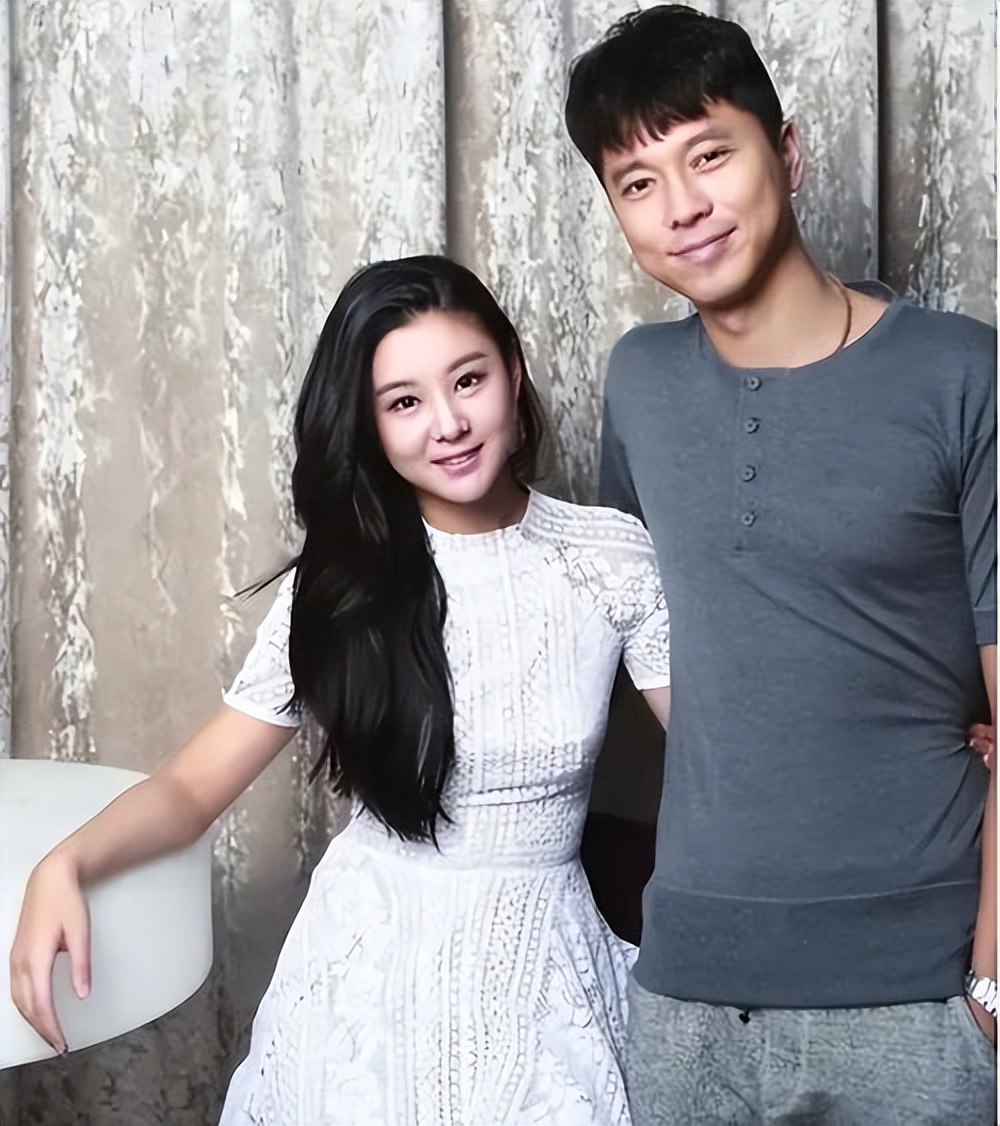 Actor Wang Lei: Married Li Xiaomeng, his girlfriend of 7 years, married for 9 years without ...