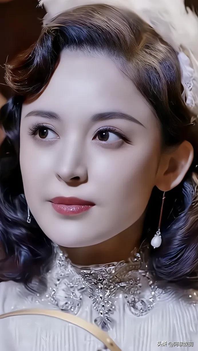 Gu Lina Zha is a national beauty, beautiful and beautiful, like a fairy ...