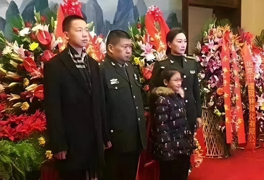 Mao Dongdong and Mao Tiantian, descendants of great men - iNEWS