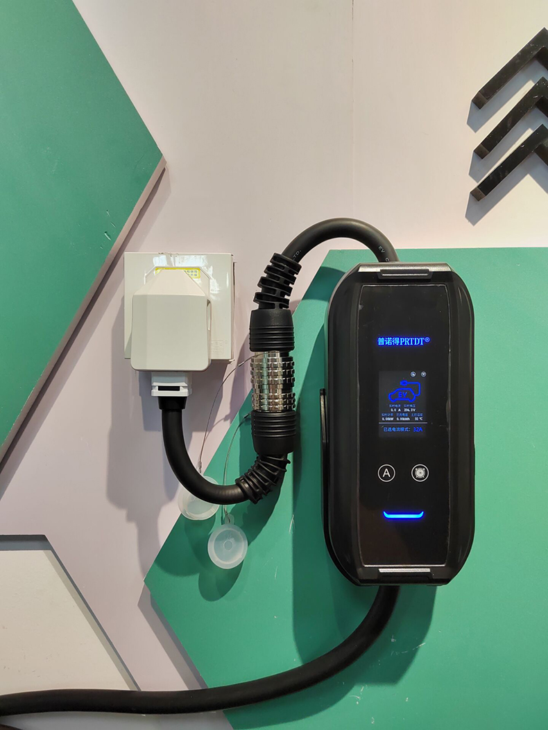 How to choose the Mercedes-Benz EQB portable charging gun (how to use ...