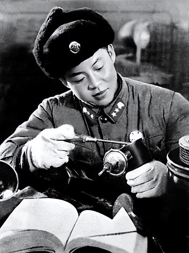 Chen Renkang, the son of the founding general Chen Shiju, returned to his alma mater to tell the ...